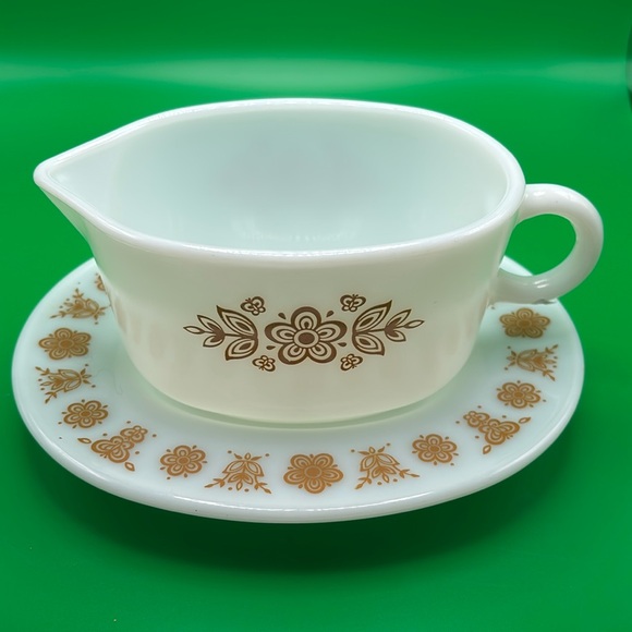 Pyrex | Dining | Vintage Pyrex 77b Butterfly Gold Gravy Boat With Under ...